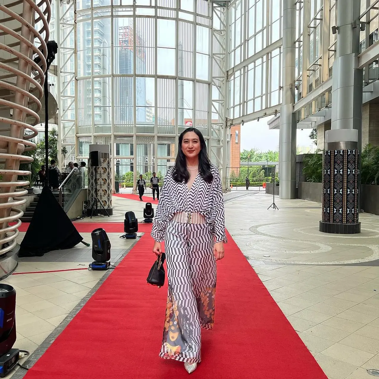 6 Potret Terbaru Helmalia Putri, Masih Betah Melajang di Usia 41 Tahun ...