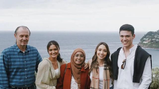 Profil Lengkap Amanda Rawles, Bahagia Dilamar Kekasih Beda Agama di ...