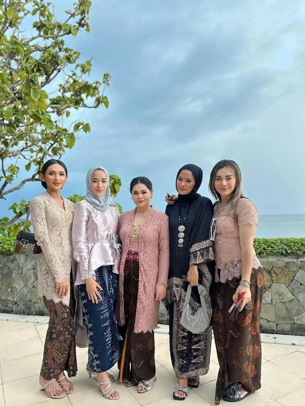 6 Potret Siluet Kebaya Artis di Akad Nikah BCL dan Tiko Aryawardhana ...