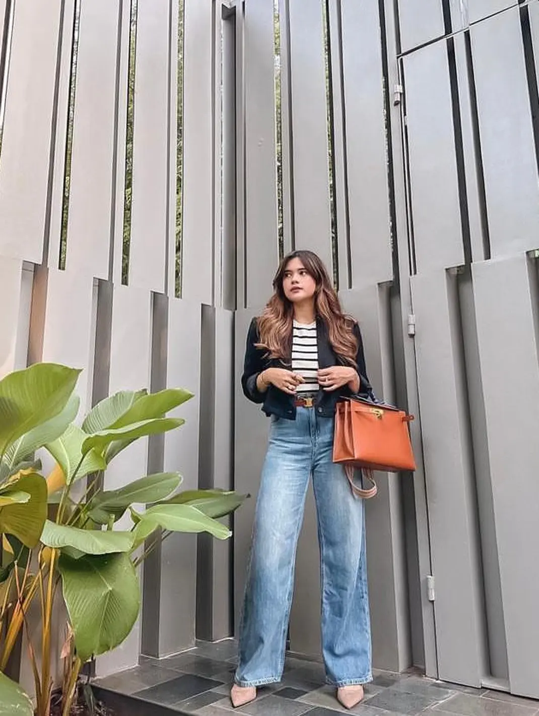 8 Potret OOTD Outer Lengan Panjang ala Anya Geraldine hingga Mikha ...