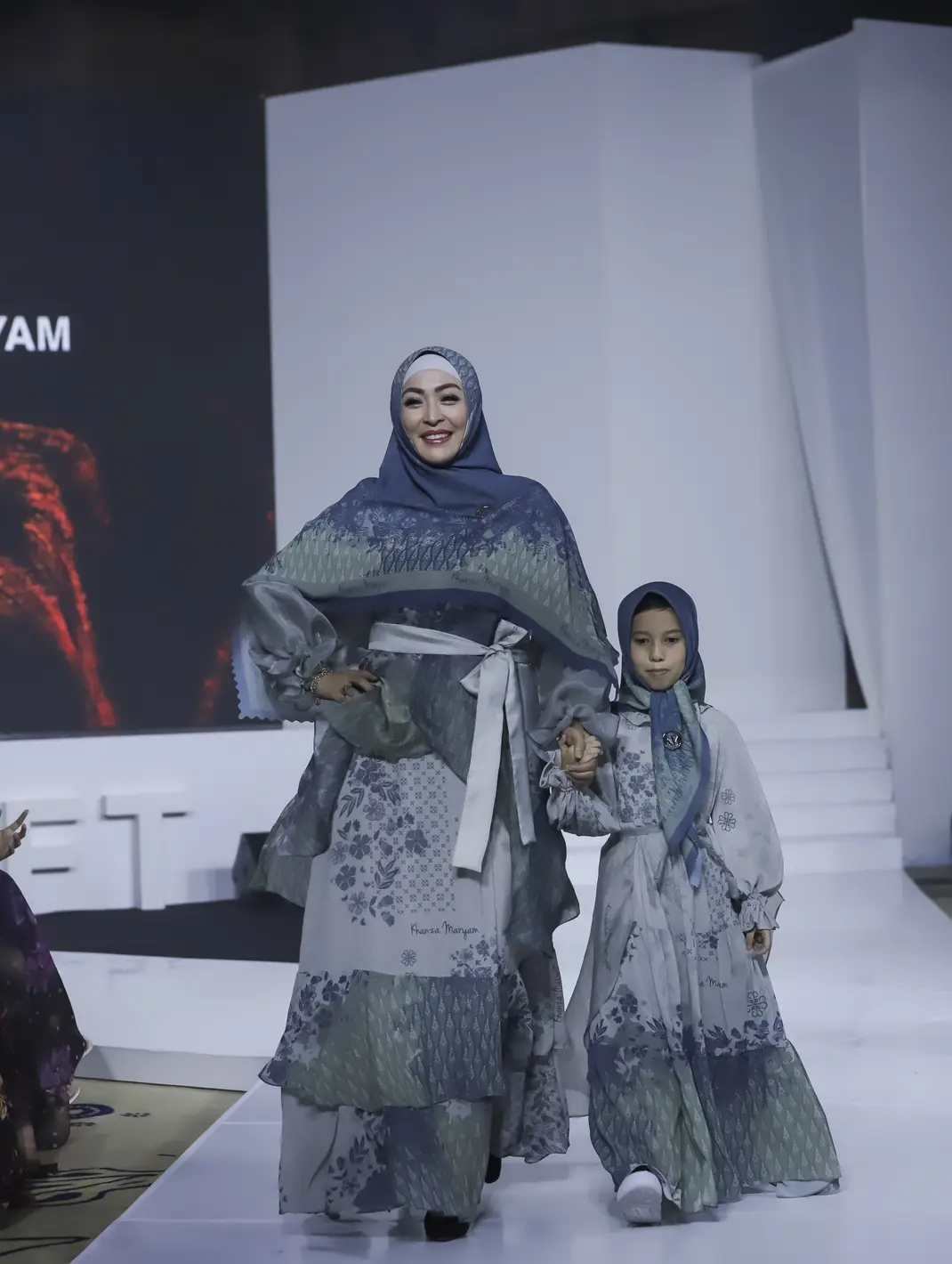 Model Seragam Baju Lebaran 2023 dari Keluarga Angelina Sondakh-Adelia Pasha
