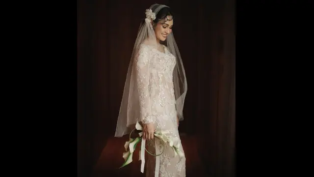 5 Potret Detail Gaun Andien di Perayaan 10 Tahun Pernikahan, Tema ...