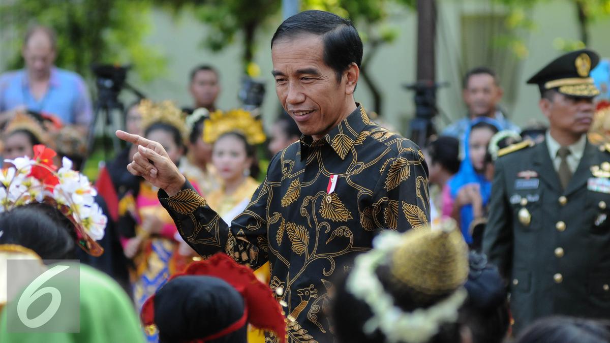 Jokowi Sapa Anak-Anak Penyambut Duterte - Foto Liputan6.com