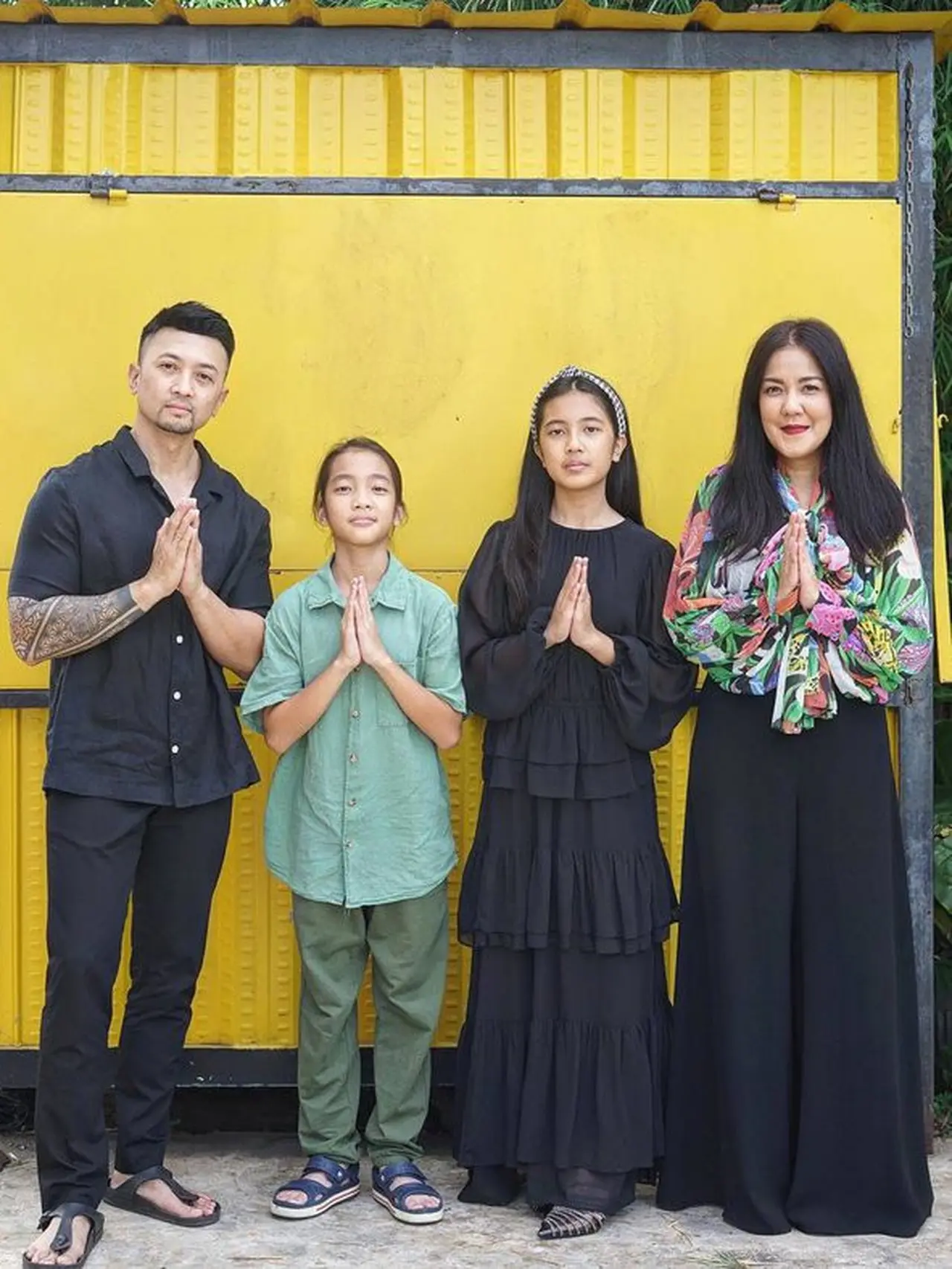 Jarang Tersorot, Ini 6 Potret Qiara Putri Sulung Ivy Batuta yang ...