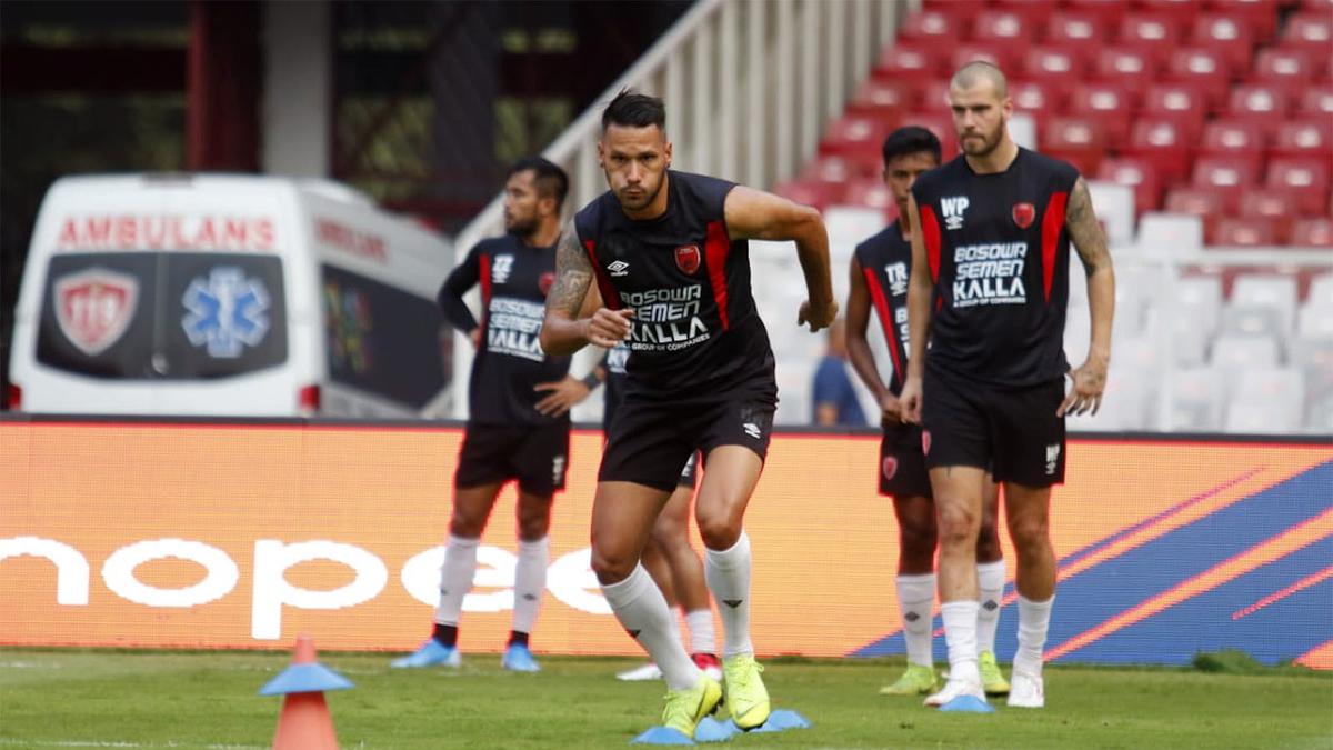 Kronologi Raphael Maitimo Gabung PSM - Indonesia Bola.com