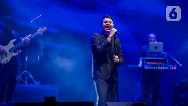Tulus Gelar Konser Terakhir Tur Manusia 2023 di Jakarta Semalam, Panen ...