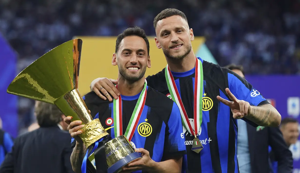 Juara Italia 2023/2024, Inter Milan Angkat Trofi di Kandang - Foto ...