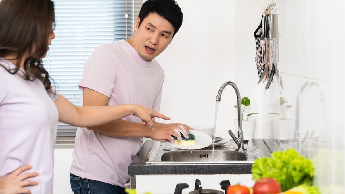 5 Kebiasaan Buruk Suami yang Paling Bikin Kesal Istri