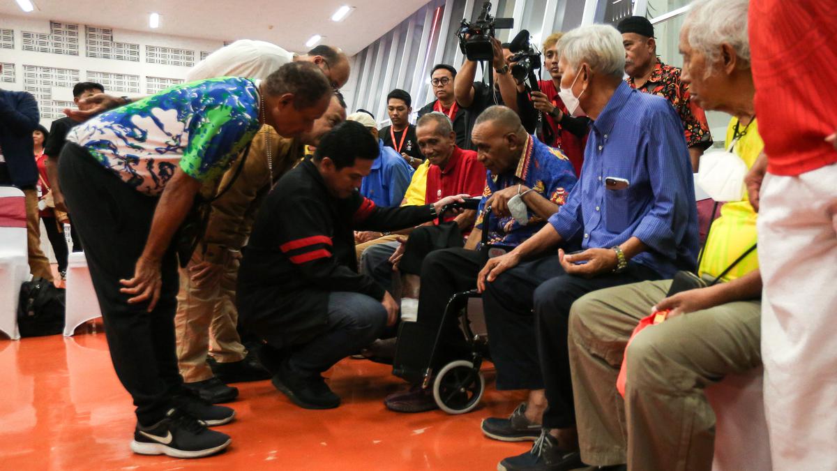 Erick Thohir Beri Perhatian Serius Buat Legenda Sepak Bola Indonesia di ...