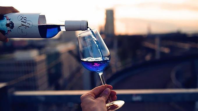 Diperkenalkan di Eropa, Wine Biru, Sesuatu yang Baru Abad Ini ...