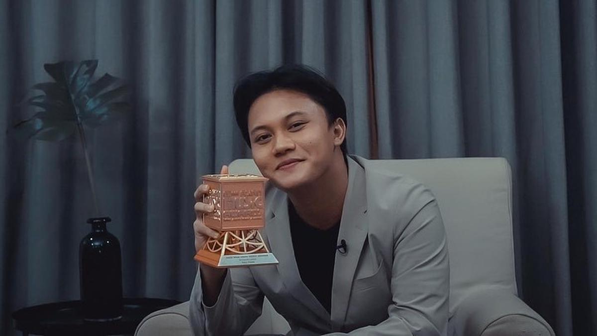 Rizky Febian - Tiara Andini Raih Piala di Ajang Penghargaan Korea ...