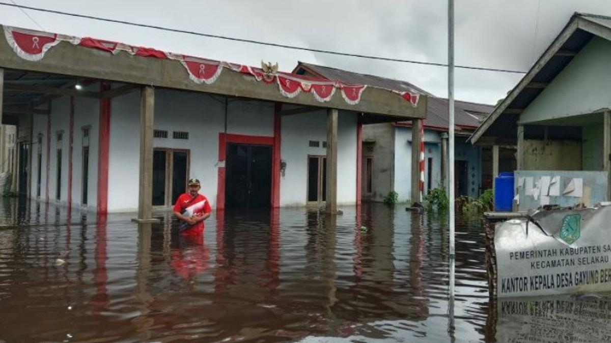 Banjir Rendam Ribuan Rumah di Sambas Kalbar - Regional Liputan6.com