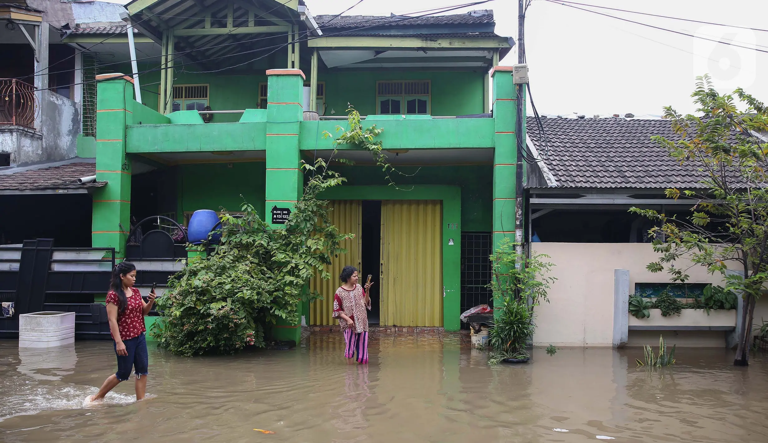 Luapan Kali Angke Banjiri Perumahan Ciledug Indah 1 Kota Tangerang ...