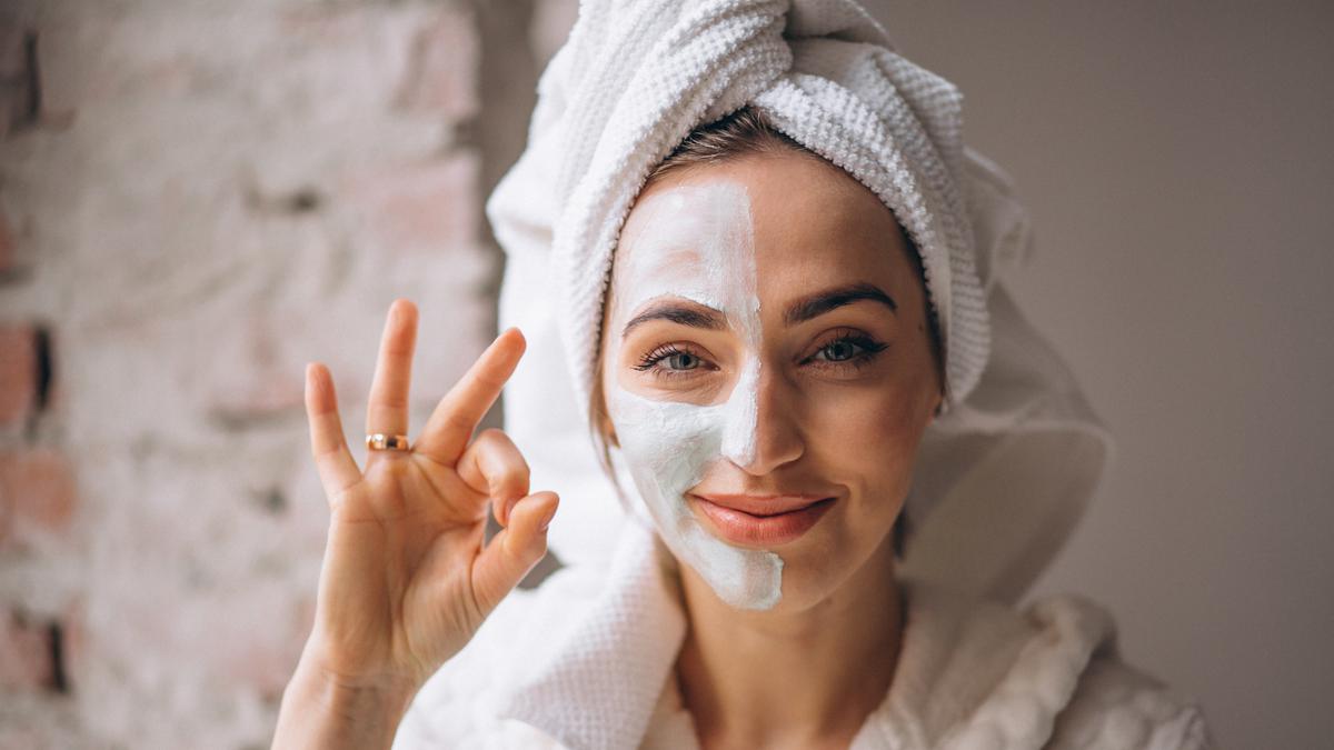 6 Urutan Penggunaan Skincare Malam Yang Tepat Hot