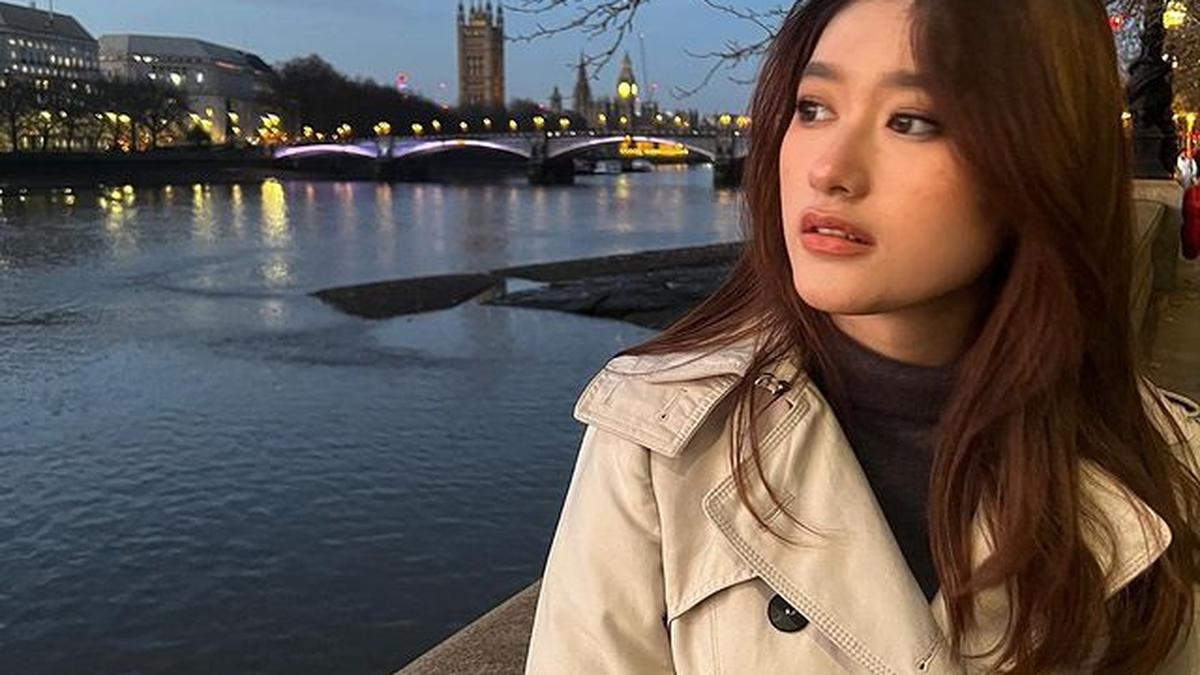 6 Inspirasi OOTD Amanda Caesa, Anak Komedian Parto dengan Gaya Fashion ...