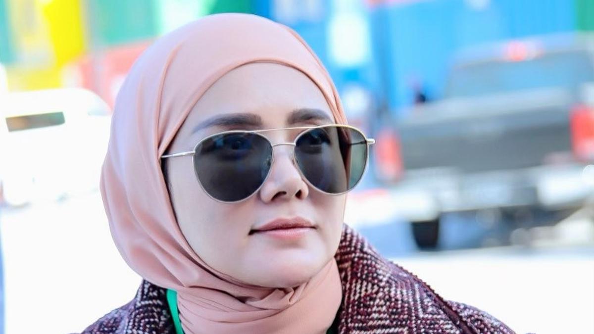 Tampil Pakai Rancangan Ivan Gunawan dengan Kain Etnik, Mulan Jameela ...