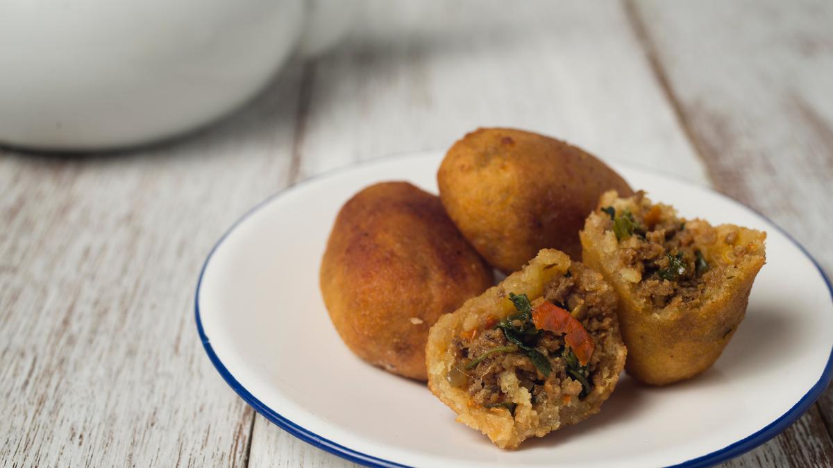 Resep Combro Isi Oncom Pedas - Food Fimela.com