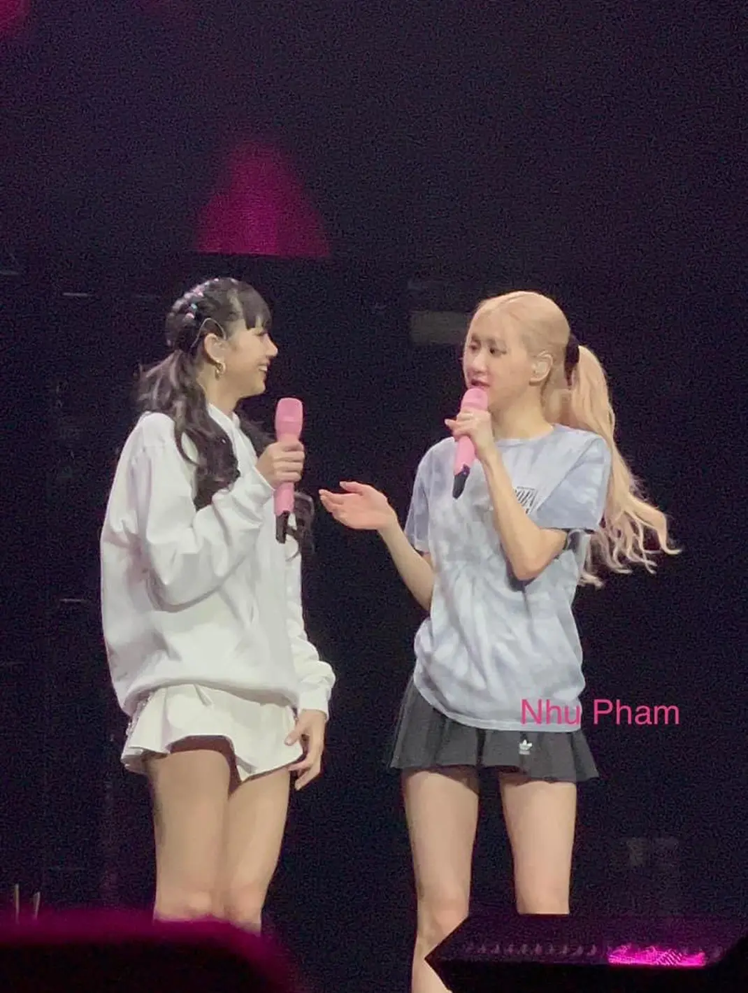 6 Potret Kebersamaan Lisa dan Rose di Tur BLACKPINK, Perang Dingin ...