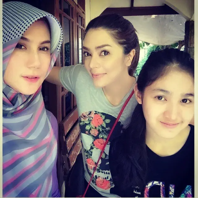 Kenang Sinetron Bidadari, Ini 6 Potret Persahabatan Nova Soraya dan Marini Zumarnis - Hot ...