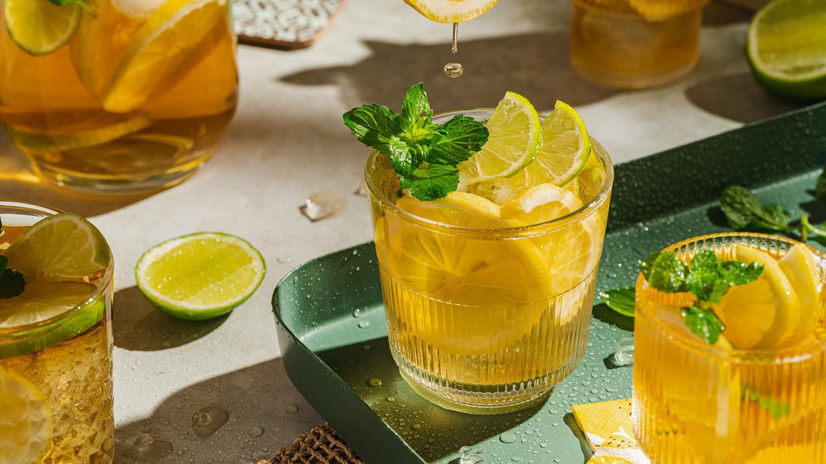 Apa Manfaat dari Minum Es Lemon Tea? Cek Di Sini