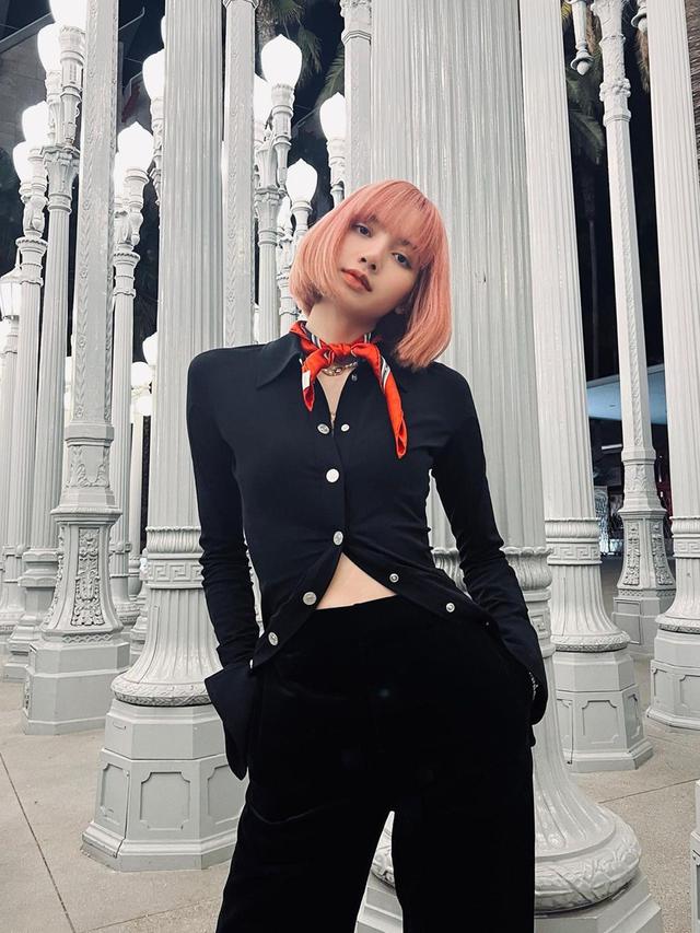 Lisa BLACKPINK Pamer Gaya Rambut Baru Tanpa Poni - Lifestyle Liputan6.com