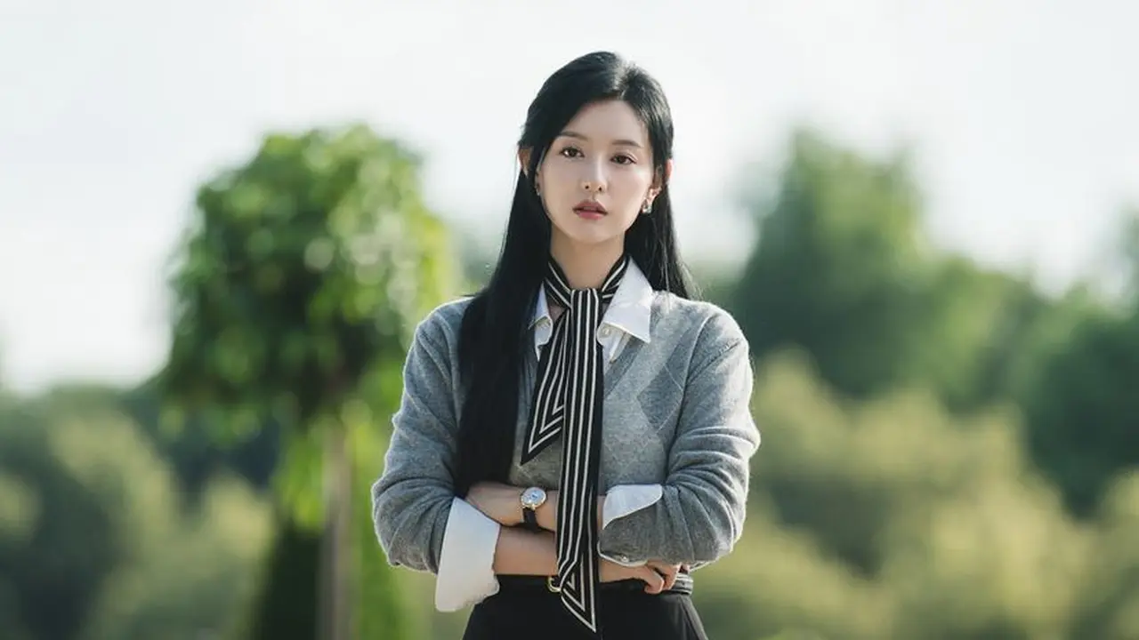 8 Inspirasi Outfit Ngantor ala Hong Hae in dari Drama Queen of Tears ...