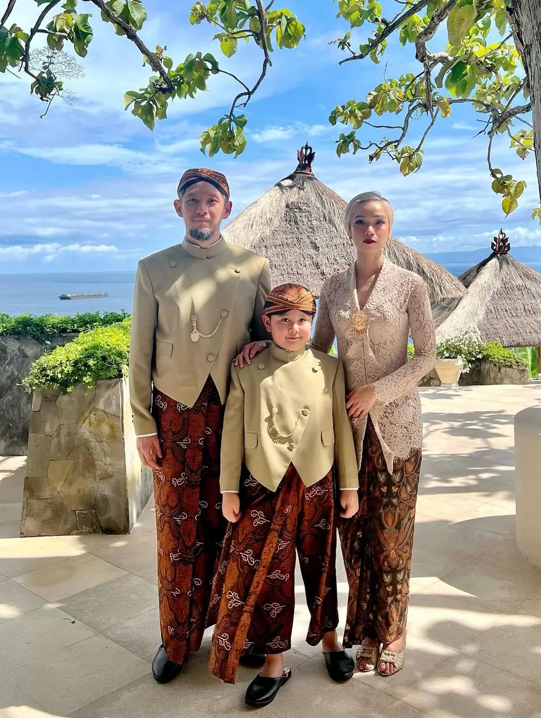 6 Potret Siluet Kebaya Artis di Akad Nikah BCL dan Tiko Aryawardhana ...