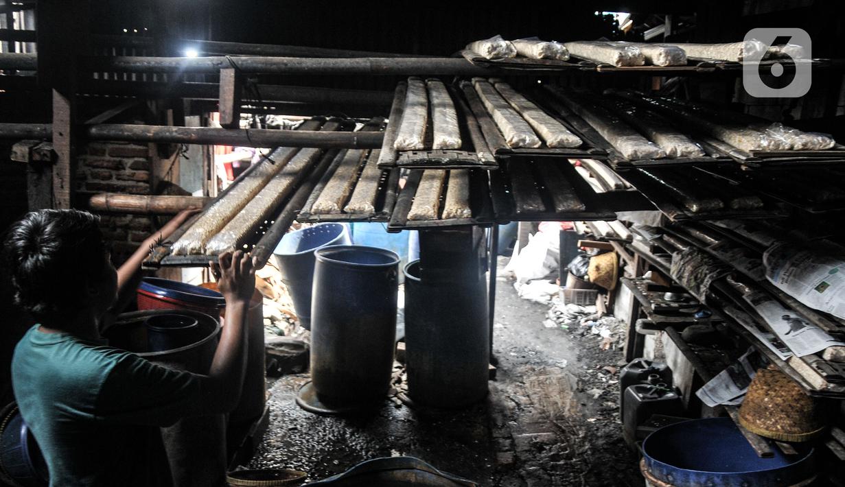 FOTO: Produksi Tempe di Industri Rumahan Tanjung Priok - Foto Liputan6.com