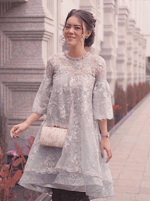 7 Pesona Riana Rizki, Adik Risa Saraswati yang Jago Lukis Tubuh - Hot ...