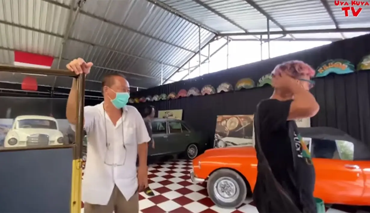 10 Potret Uya Kuya Tawar Mobil Klasik Rp 500 Juta, John: Itu Baru Bannya - Photo Fimela.com