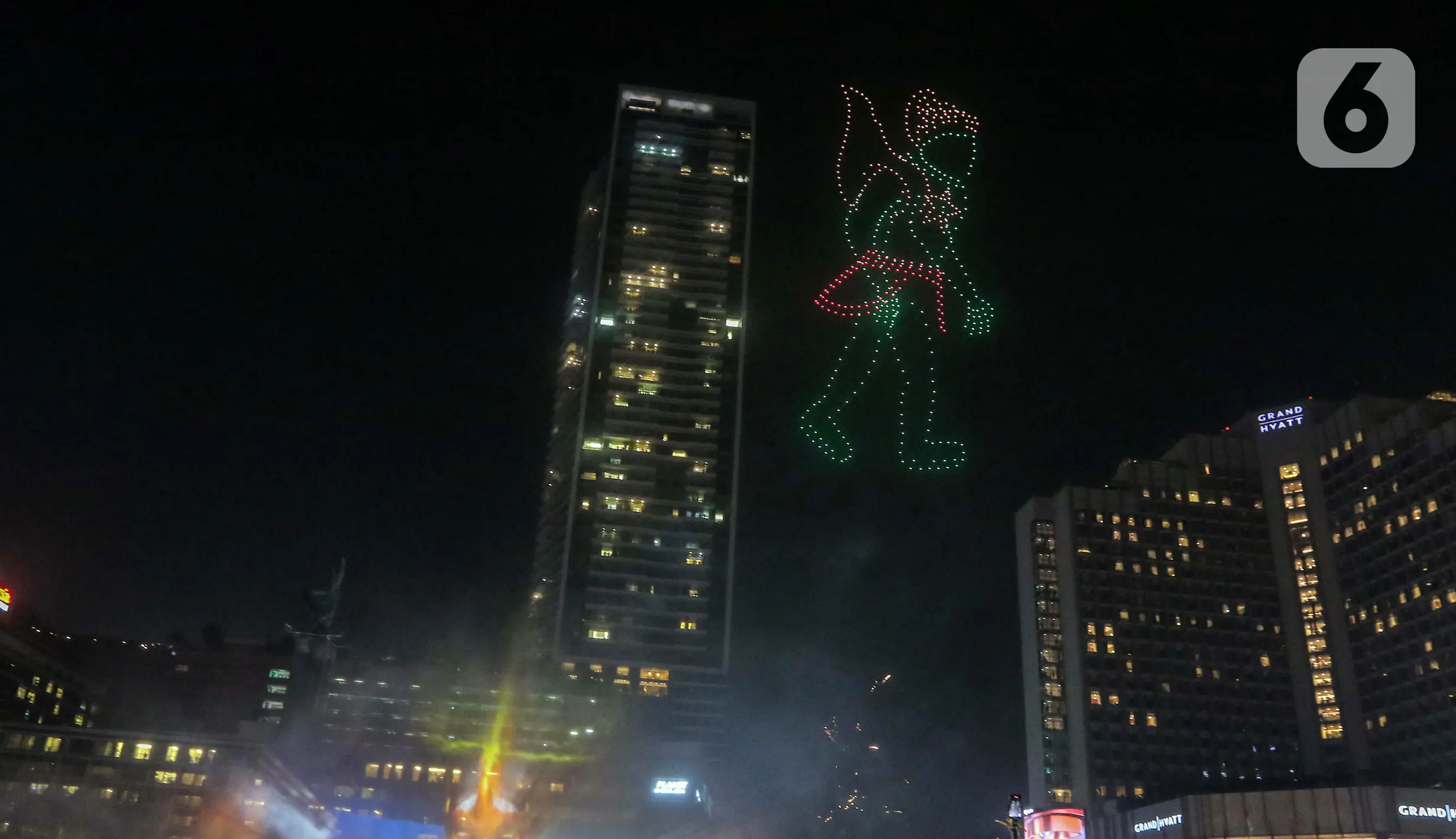 Atraksi Ratusan Drone Meriahkan Malam Pergantian Tahun di Bundaran HI - Foto Liputan6.com