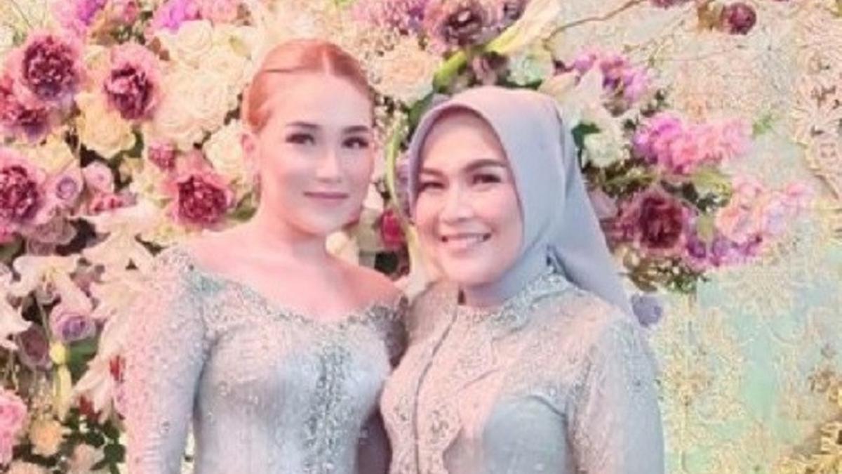 Potret Kedekatan Ayu Ting Ting dan Umi Kalsum, Sudah Kompak Sejak Dulu