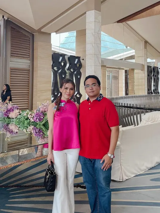 10 Gaya Couple Anak Hotman Paris dan Chen Giovani, Pamer Kemesraan lewat Pilihan Outfit Simpel ...