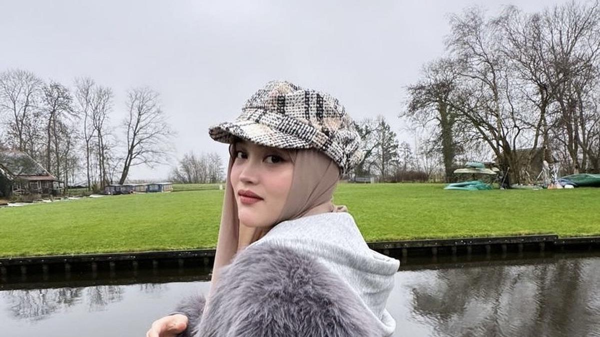 6 Potret Putri Delina Liburan di Belanda Bareng Keluarga, Outfit ...