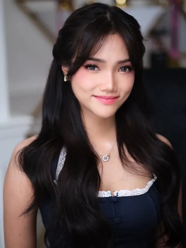 Intip Detail Dress Hitam Fuji An di Pesta Ultah Gala Sky, Feminin Bak ...