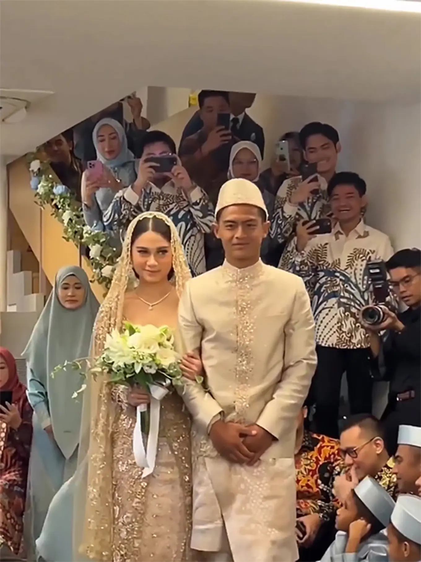 Pemain Timnas Pratama Arhan Resmi Menikahi Azizah Salsha, Jokowi: Turut Berbahagia ...