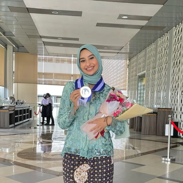 Keturunan Arab, Ini 7 Potret Menawan Muna Mahirah dan Mahda Ray Adik ...