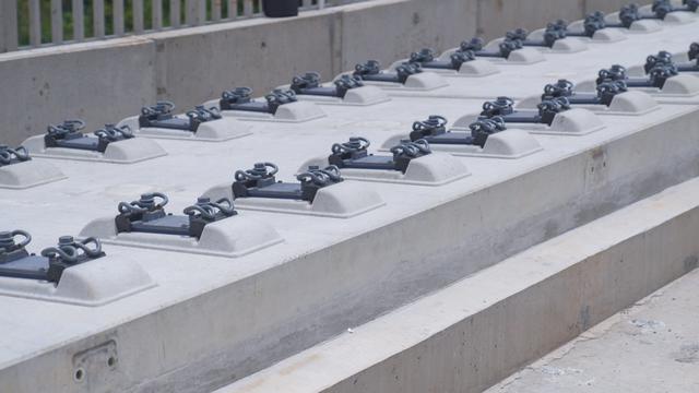 30.177 Bantalan Rel Kereta Cepat Jakarta Bandung Rampung Dipasang ...