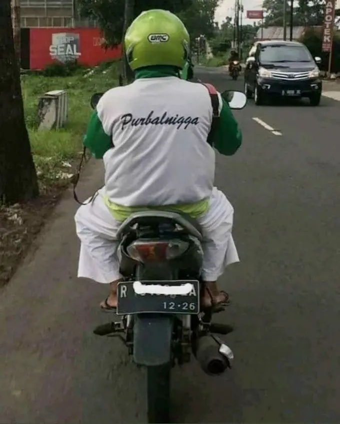 10 Potret Tulisan di Belakang Baju Pengendara Motor Ini Bikin Mikir ...