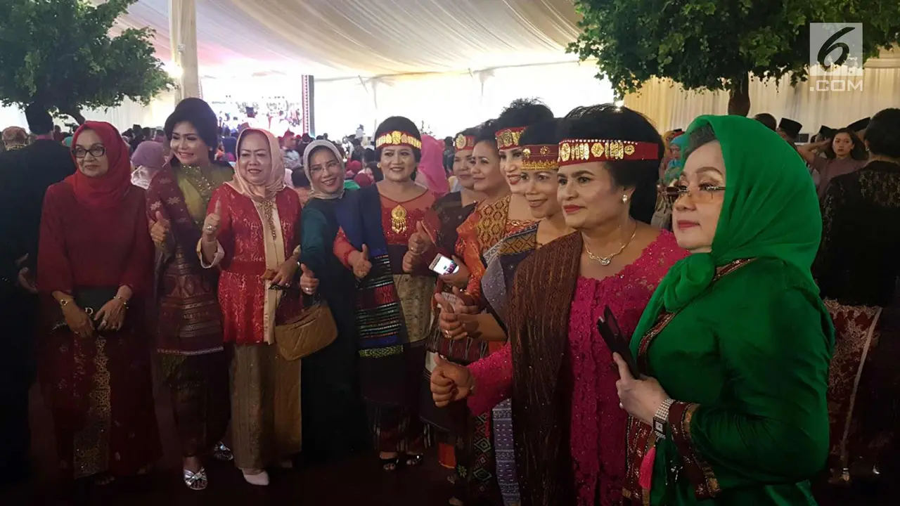 Tamu Tak Bisa Masuk Pesta Kahiyang: Bangga Awak dari Boru Regar ...