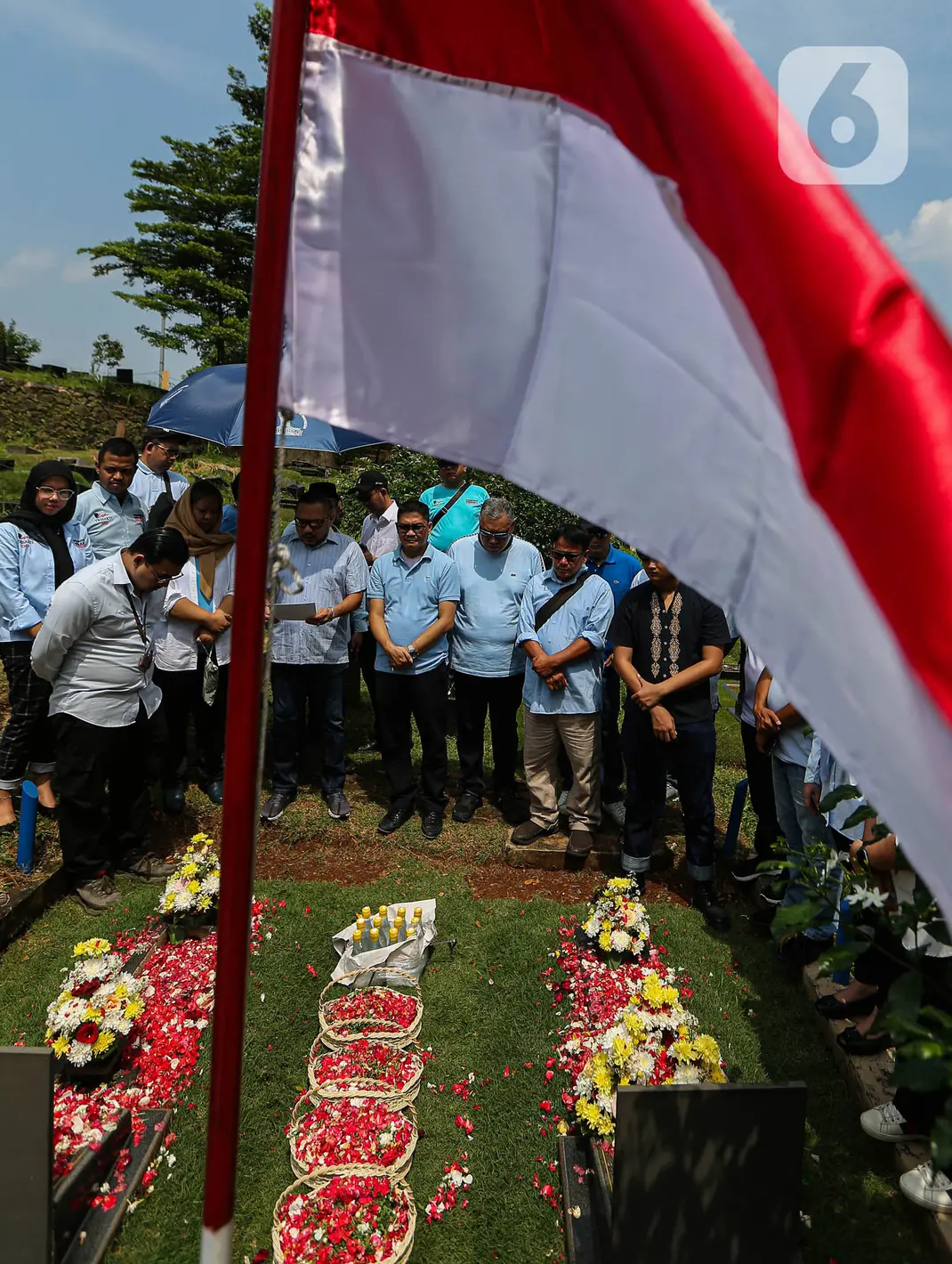 Ziarah Makam Pejuang Reformasi Peringati Tragedi 12 Mei 1998 - Foto ...