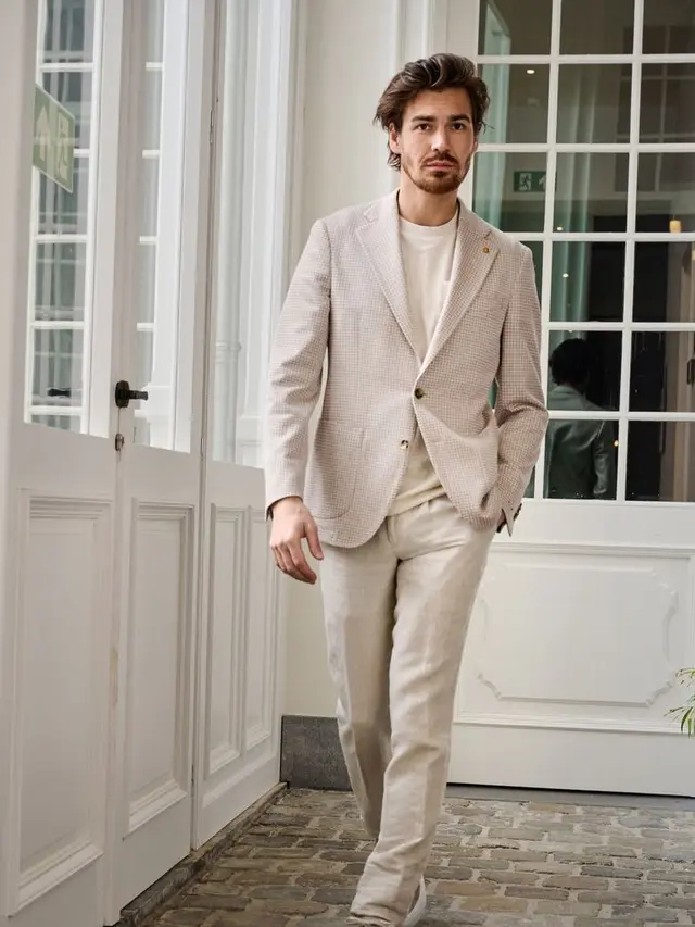 Tampil Memikat dengan Outfit yang Serasi untuk Sepatu Krem, Simak ...