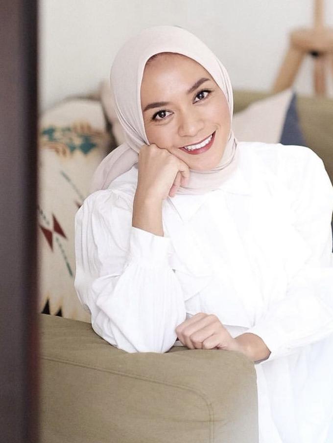 7 Potret Penyanyi Cilik Enno Lerian yang Kini Berusia 37 Tahun ...