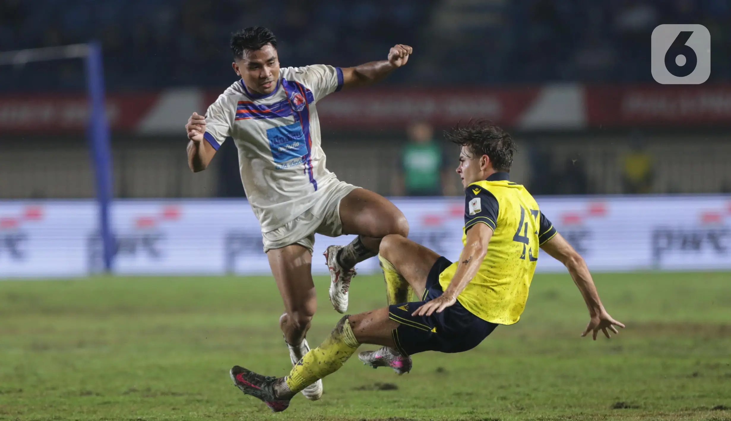 Senyum Asnawi Mangkualam Usai Rengkuh Piala Presiden 2025 Bersama Port FC - Foto Liputan6.com