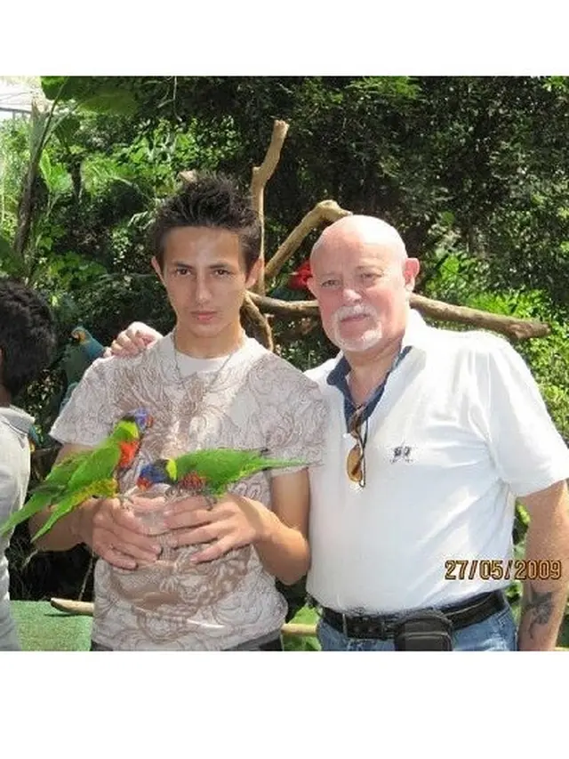 Kondisi Membaik, Ini 6 Potret Kebersamaan Dylan Carr dengan Kedua Orang ...