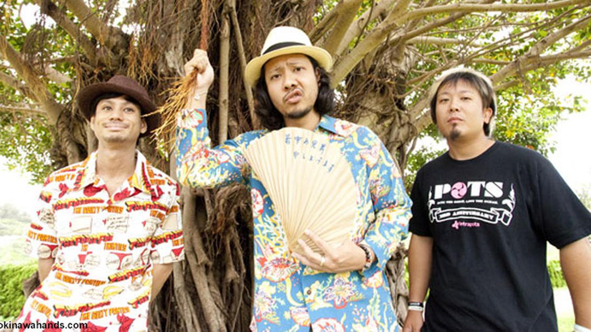 Mongol 800, Trio Punkers Asal Okinawa