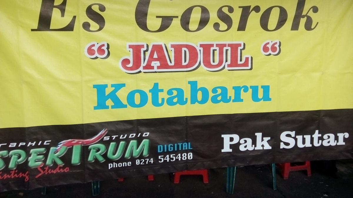 Kenangan di Balik Segarnya Es Gosrok Jadul Kotabaru