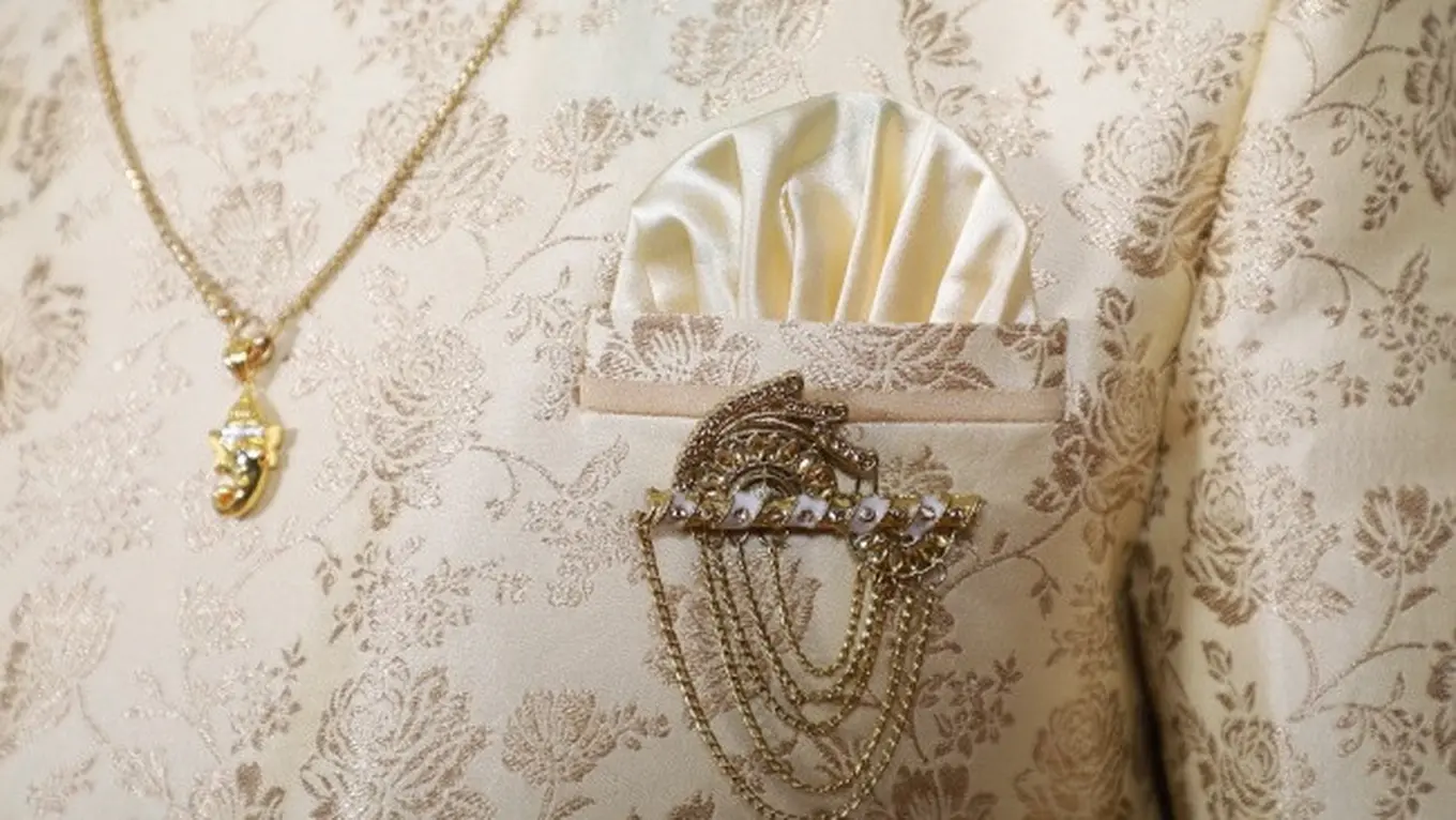 7 Model Kalung Emas Panjang yang Cocok untuk Perempuan Berhijab, Elegan ...