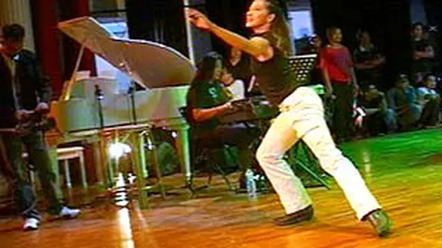 Vicky Burky dan Terapi Urine - ShowBiz Liputan6.com