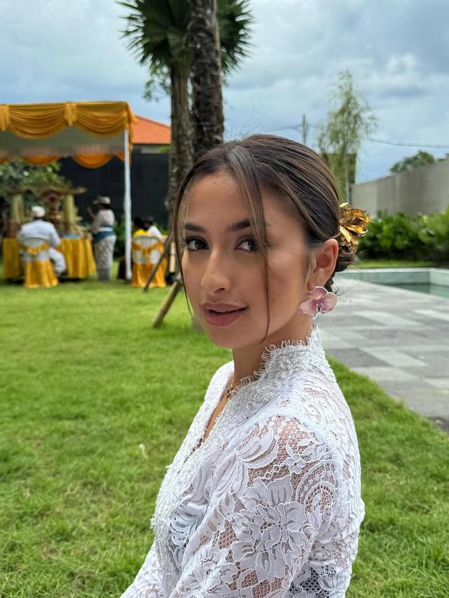 8 Potret Jennifer Coppen Gelar Ritual Melaspas di Bali, Rumah Baru Kamari